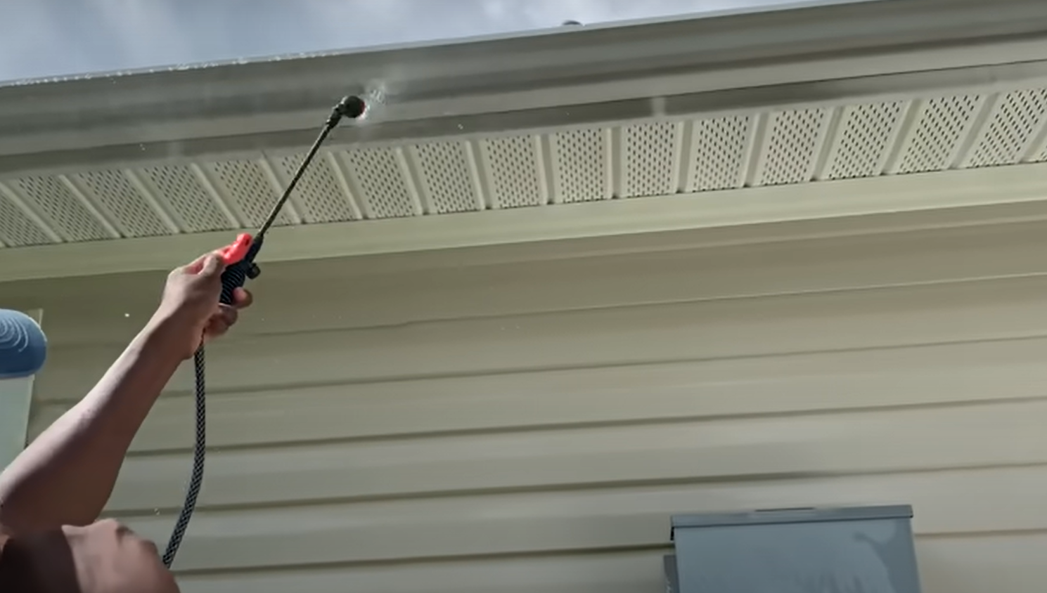 Top 5 Best Cleaners for Aluminum Gutters [January 2025 Review] - MetalProfy