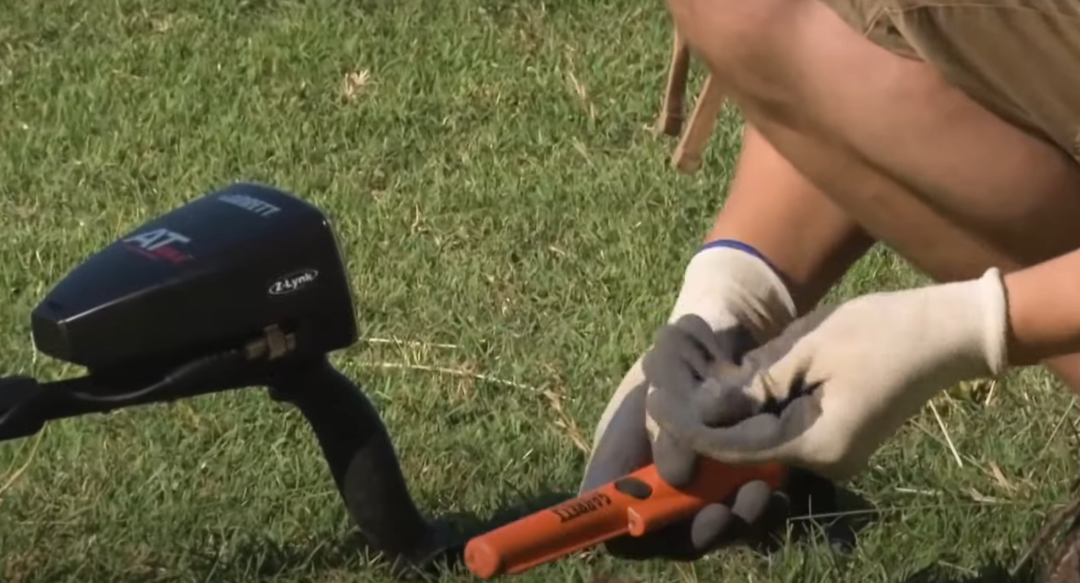 Top 5 Best Metal Detector Pinpointers [December 2024 Review] - MetalProfy