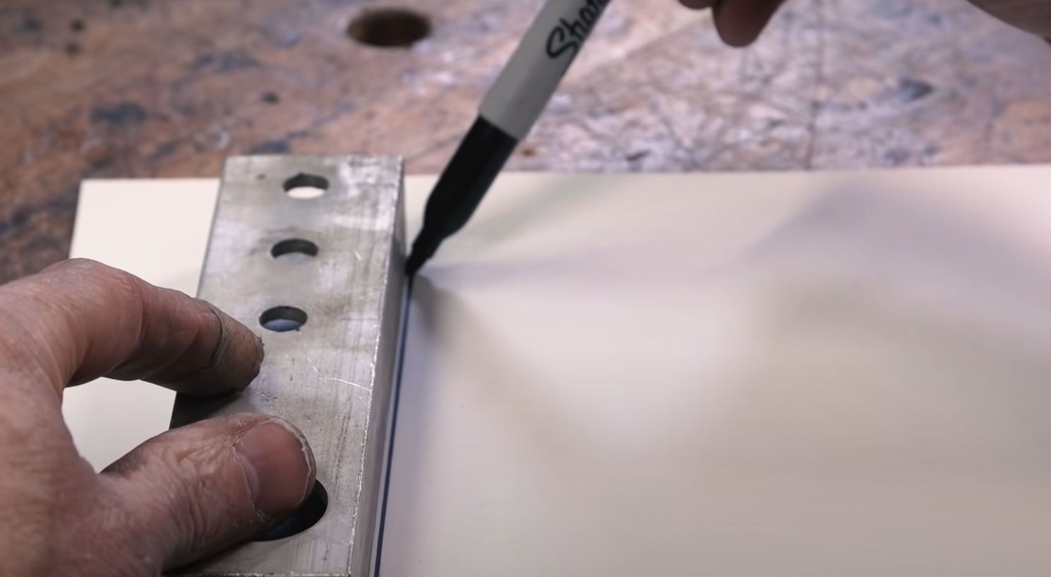 Top 5 Best Markers for Metal [January 2025 Review] - MetalProfy