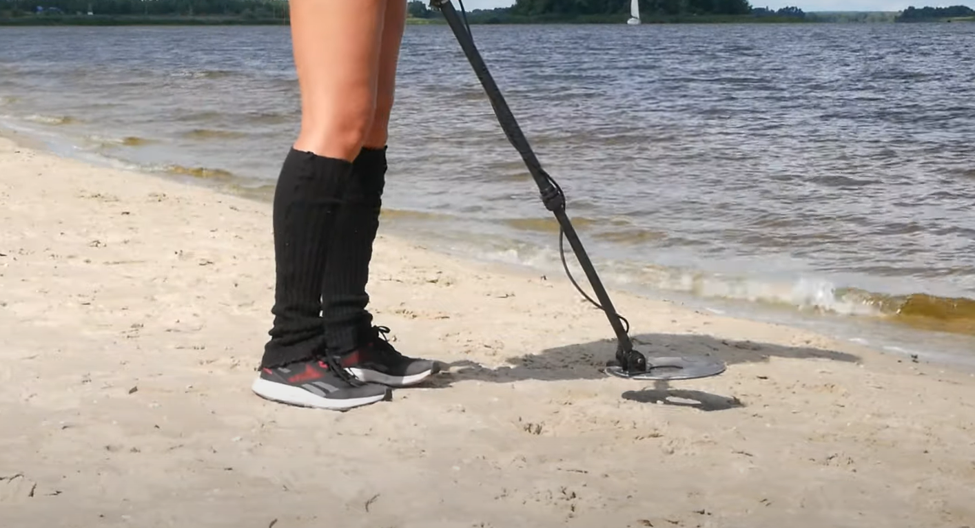 What Metal Detector Does Gary Drayton Use? - MetalProfy