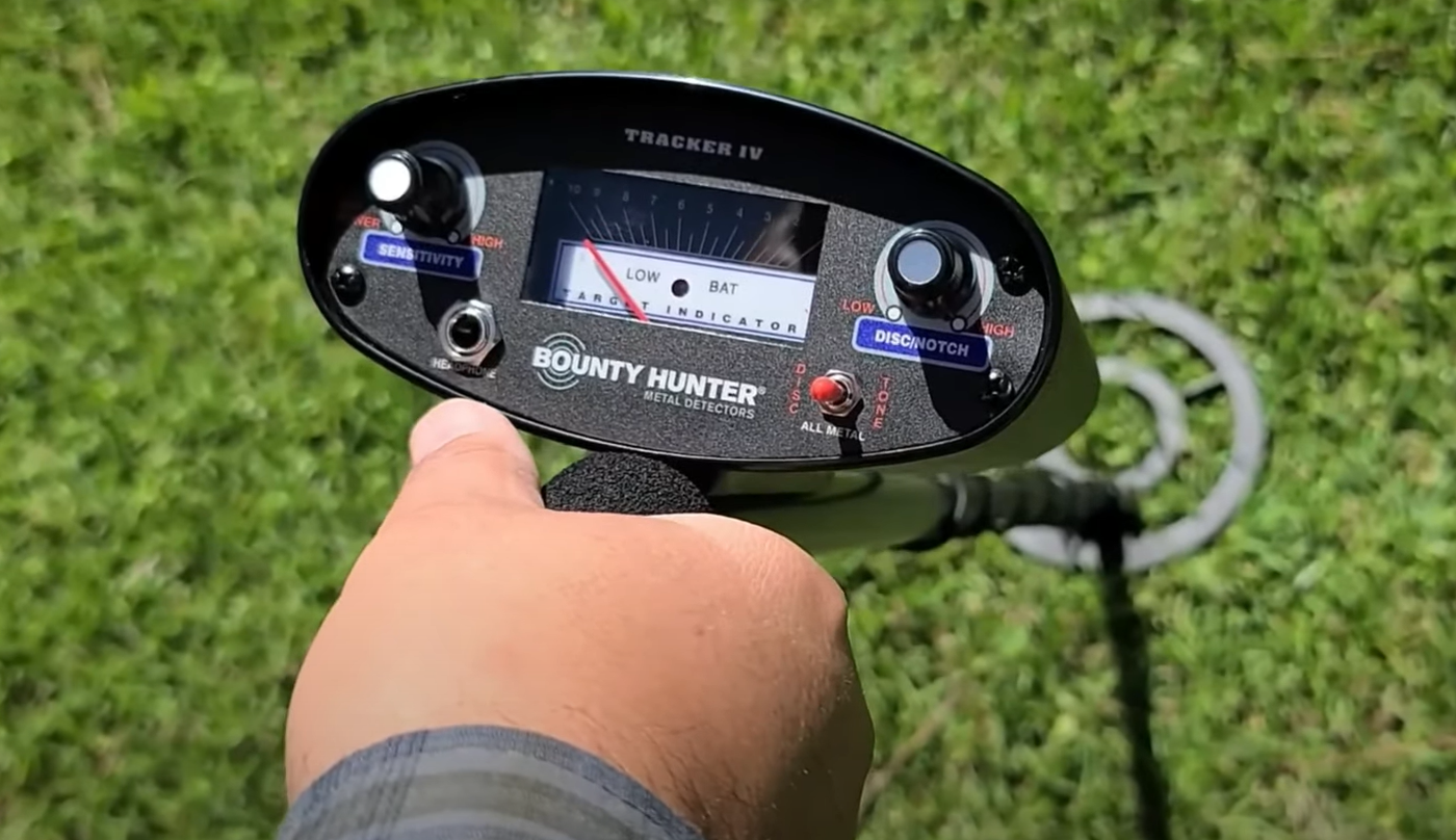 What Metal Detector Does Gary Drayton Use? - MetalProfy